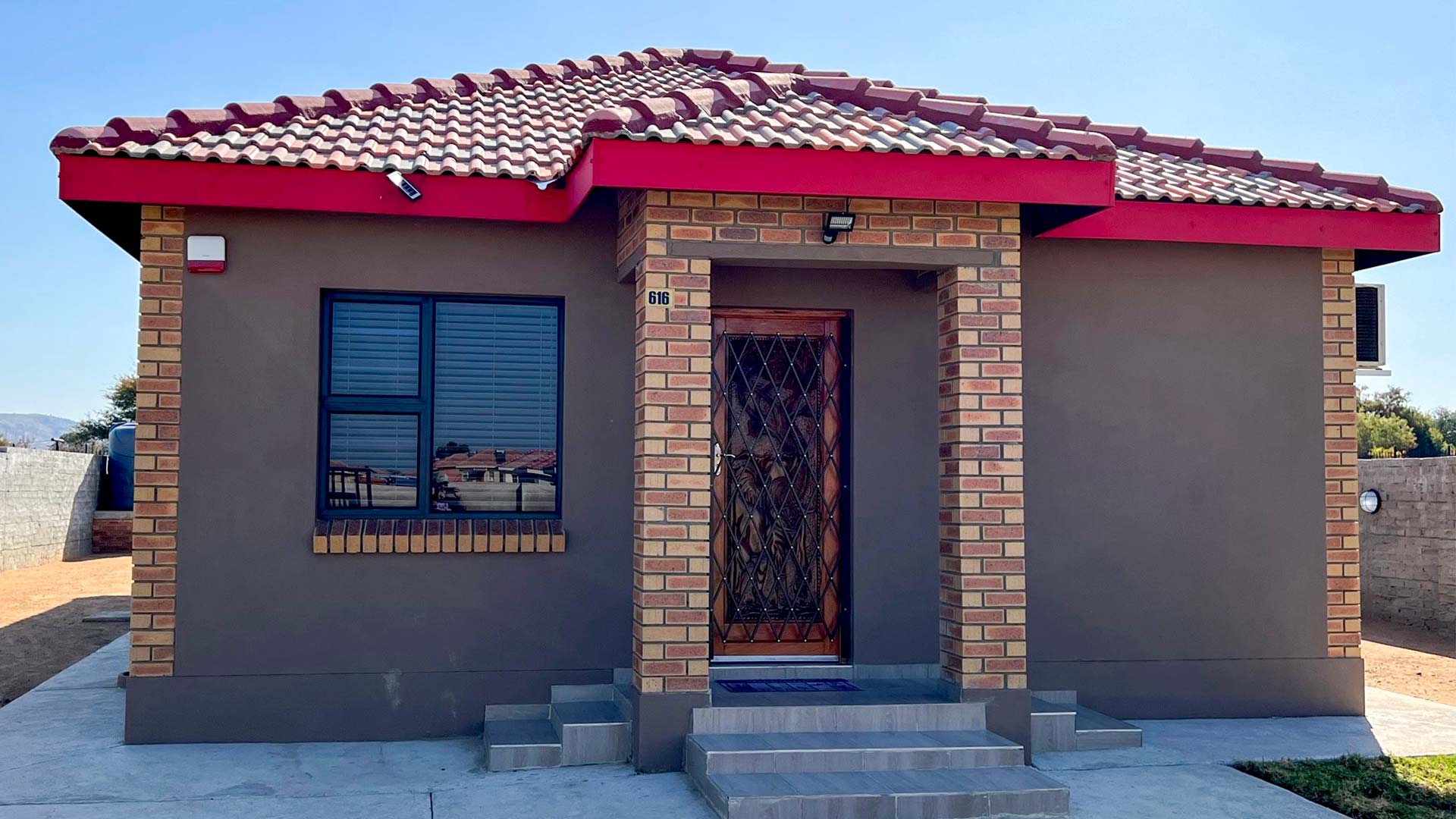 Elephant House - Cosy Accommodation in Phelabontle